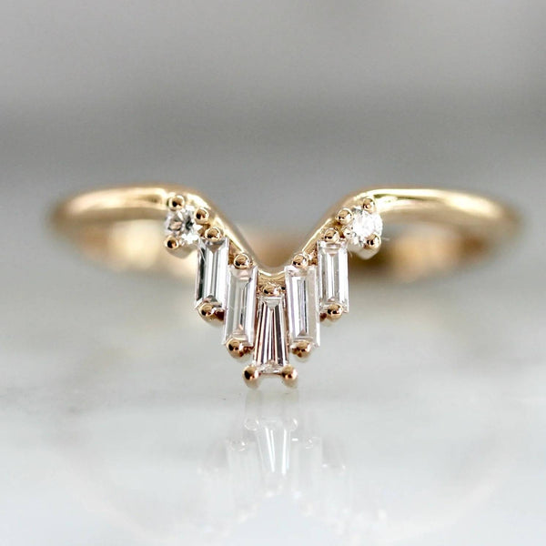 30 Irresistibly Unique Wedding Bands for Women - Gem Breakfast